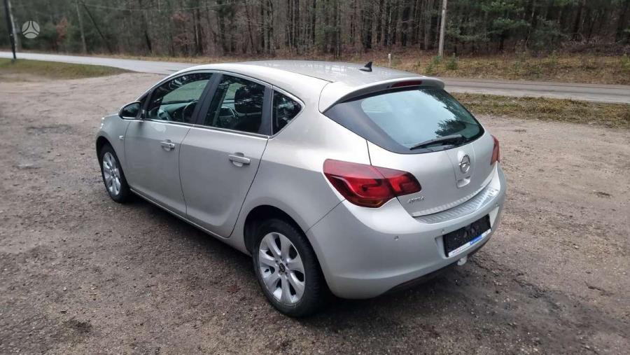 Grey Opel Astra 2010 in Vilnius, with an engine capacity of 1.60 L and mileage of 129 thousand km for 4999 €, photo 30 on AUTOMOTO.COM.LV