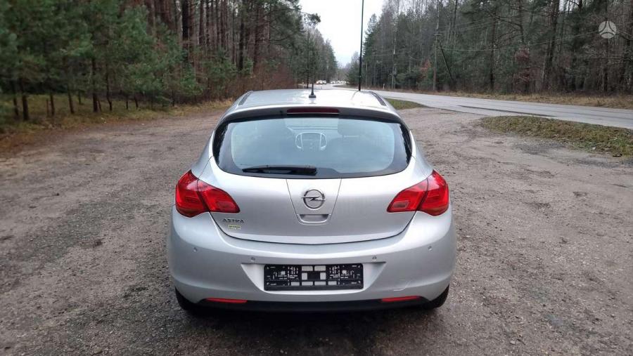 Grey Opel Astra 2010 in Vilnius, with an engine capacity of 1.60 L and mileage of 129 thousand km for 4999 €, photo 36 on AUTOMOTO.COM.LV