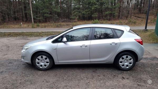 Grey Opel Astra 2010 in Vilnius, with an engine capacity of 1.60 L and mileage of 142 thousand km for 4999 €, photo 4 on AUTOMOTO.COM.LV