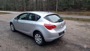 Grey Opel Astra 2010 in Vilnius, with an engine capacity of 1.60 L and mileage of 142 thousand km for 4999 €, photo 25 on AUTOMOTO.COM.LV
