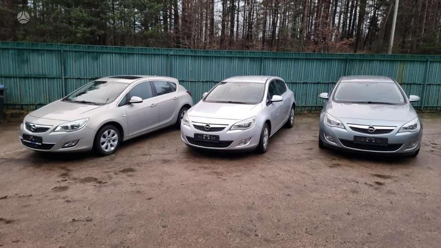 Grey Opel Astra 2010 in Vilnius, with an engine capacity of 1.60 L and mileage of 142 thousand km for 4999 €, photo 30 on AUTOMOTO.COM.LV
