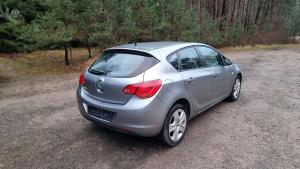 Grey Opel Astra 2010 in Vilnius, with an engine capacity of 1.60 L and mileage of 142 thousand km for 4999 €, photo 40 on AUTOMOTO.COM.LV