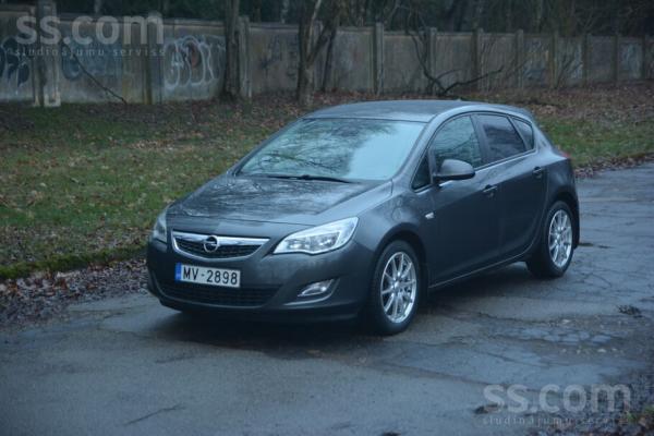 Pelēks Opel Astra 2010 Rīga, ar dzinēja tilpumu 1.60 L un nobraukumu 200 tūkst. km par 3500 €, foto 2 vietnē AUTOMOTO.COM.LV