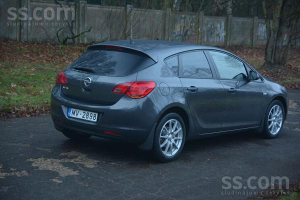 Pelēks Opel Astra 2010 Rīga, ar dzinēja tilpumu 1.60 L un nobraukumu 200 tūkst. km par 3500 €, foto 3 vietnē AUTOMOTO.COM.LV