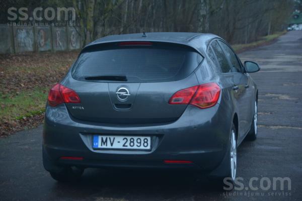 Pelēks Opel Astra 2010 Rīga, ar dzinēja tilpumu 1.60 L un nobraukumu 200 tūkst. km par 3500 €, foto 4 vietnē AUTOMOTO.COM.LV