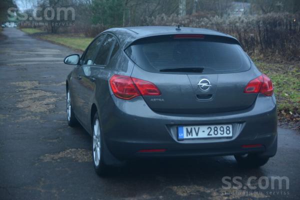 Pelēks Opel Astra 2010 Rīga, ar dzinēja tilpumu 1.60 L un nobraukumu 200 tūkst. km par 3500 €, foto 5 vietnē AUTOMOTO.COM.LV