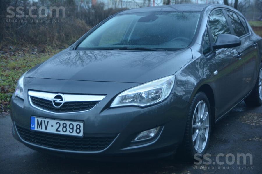 Grey Opel Astra 2010 in Riga, with an engine capacity of 1.60 L and mileage of 200 thousand km for 3500 €, photo 6 on AUTOMOTO.COM.LV