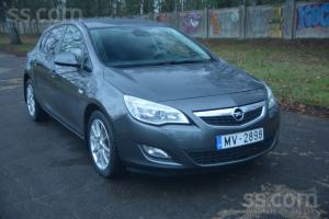 Grey Opel Astra 2010 in Riga, with an engine capacity of 1.60 L and mileage of 200 thousand km for 3500 €, photo 8 on AUTOMOTO.COM.LV
