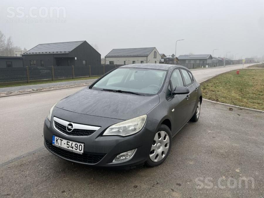 Grey Opel Astra 2010 in Riga, with an engine capacity of 1.60 L and mileage of 260 thousand km for 2400 €, photo 1 on AUTOMOTO.COM.LV
