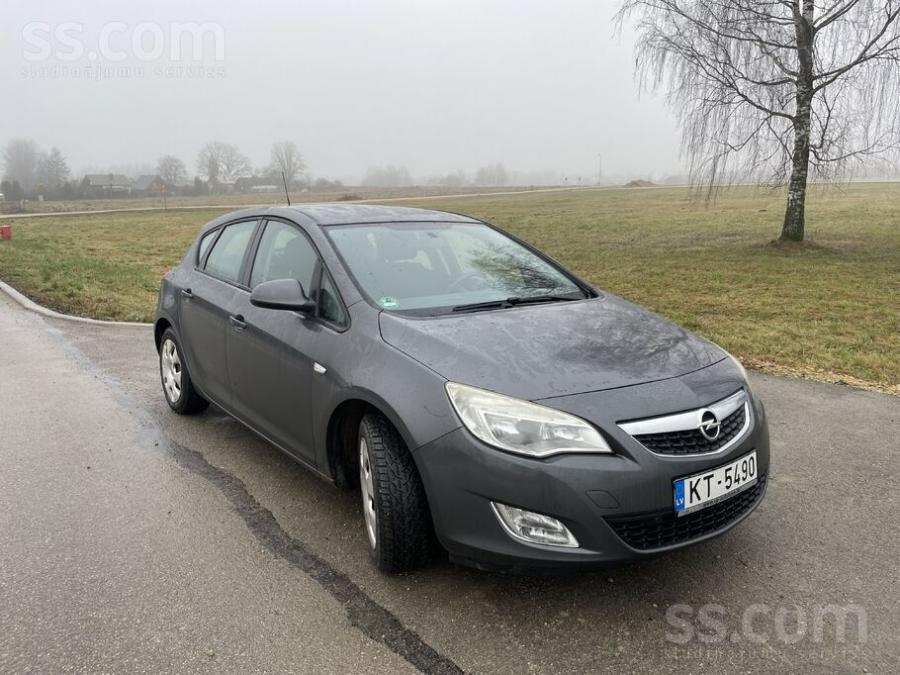 Grey Opel Astra 2010 in Riga, with an engine capacity of 1.60 L and mileage of 260 thousand km for 2400 €, photo 2 on AUTOMOTO.COM.LV
