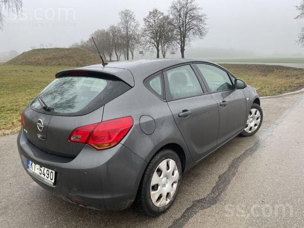Pelēks Opel Astra 2010 Rīga, ar dzinēja tilpumu 1.60 L un nobraukumu 260 tūkst. km par 2400 €, foto 4 vietnē AUTOMOTO.COM.LV