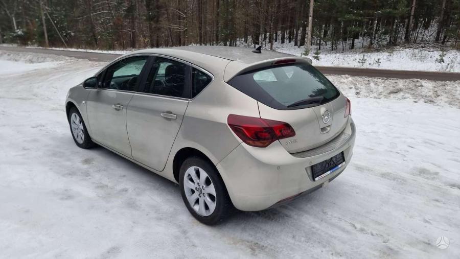 Pelēks Opel Astra 2010 Viļņa, ar dzinēja tilpumu 1.60 L un nobraukumu 87 tūkst. km par 5555 €, foto 29 vietnē AUTOMOTO.COM.LV