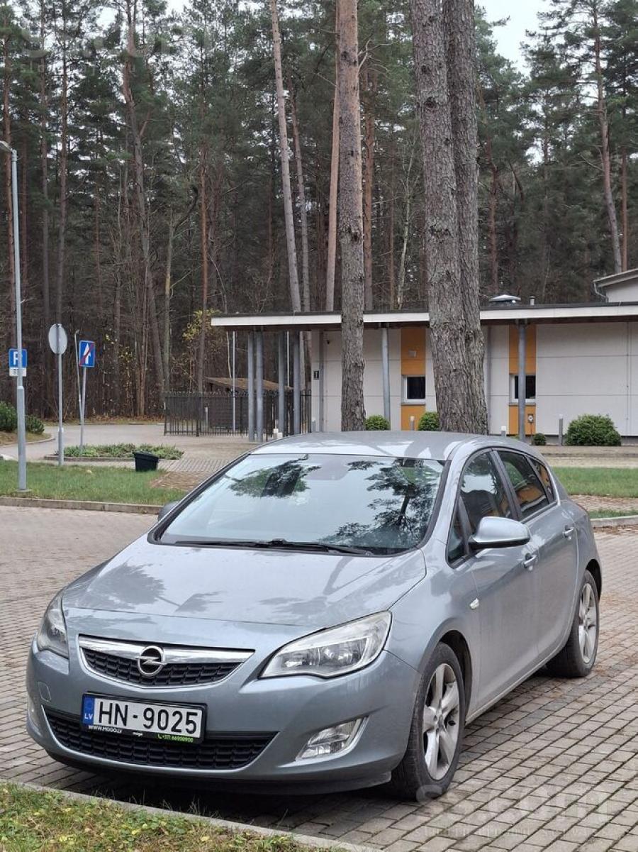 Pelēks Opel Astra 2010 Ogre, ar dzinēja tilpumu 1.60 L un nobraukumu 256 tūkst. km par 3500 €, foto 2 vietnē AUTOMOTO.COM.LV