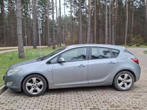 Pelēks Opel Astra 2010 Ogre, ar dzinēja tilpumu 1.60 L un nobraukumu 256 tūkst. km par 3500 €, foto 3 vietnē AUTOMOTO.COM.LV