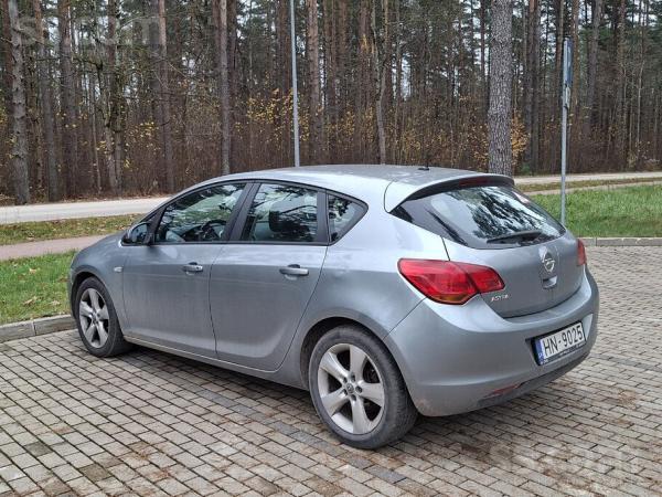 Pelēks Opel Astra 2010 Ogre, ar dzinēja tilpumu 1.60 L un nobraukumu 256 tūkst. km par 3500 €, foto 4 vietnē AUTOMOTO.COM.LV