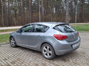 Pelēks Opel Astra 2010 Ogre, ar dzinēja tilpumu 1.60 L un nobraukumu 256 tūkst. km par 3500 €, foto 4 vietnē AUTOMOTO.COM.LV