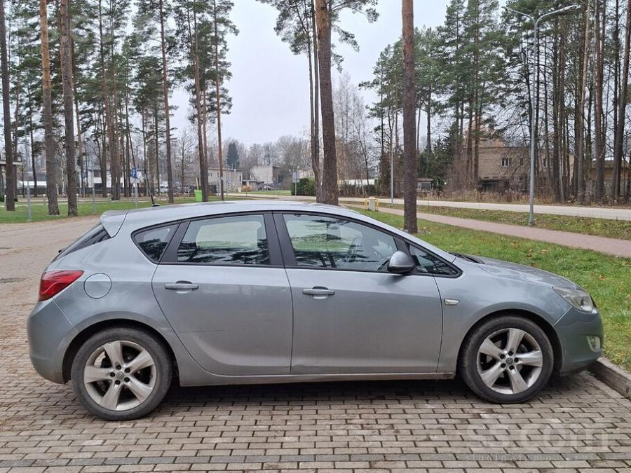 Pelēks Opel Astra 2010 Ogre, ar dzinēja tilpumu 1.60 L un nobraukumu 256 tūkst. km par 3500 €, foto 6 vietnē AUTOMOTO.COM.LV
