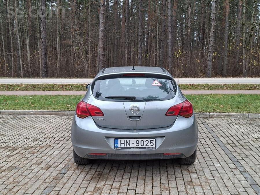 Pelēks Opel Astra 2010 Ogre, ar dzinēja tilpumu 1.60 L un nobraukumu 256 tūkst. km par 3500 €, foto 8 vietnē AUTOMOTO.COM.LV