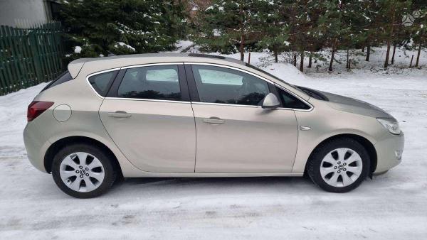 Pelēks Opel Astra 2010 Viļņa, ar dzinēja tilpumu 1.60 L un nobraukumu 87 tūkst. km par 5500 €, foto 6 vietnē AUTOMOTO.COM.LV