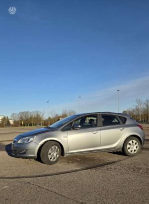 Pelēks Opel Astra 2010 Kauņa, ar dzinēja tilpumu 1.60 L un nobraukumu 92 tūkst. km par 5750 €, foto  vietnē AUTOMOTO.COM.LV