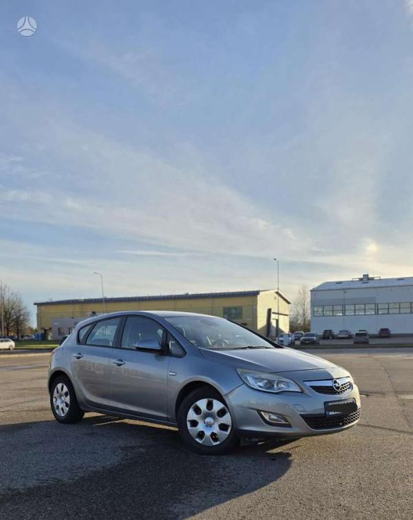 Grey Opel Astra 2010 in Kaunas, with an engine capacity of 1.60 L and mileage of 92 thousand km for 5750 €, photo 3 on AUTOMOTO.COM.LV
