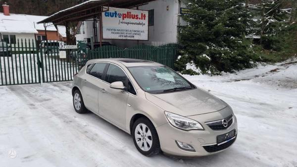 Grey Opel Astra 2010 in Vilnius, with an engine capacity of 1.60 L and mileage of 87 thousand km for 5500 €, photo 1 on AUTOMOTO.COM.LV