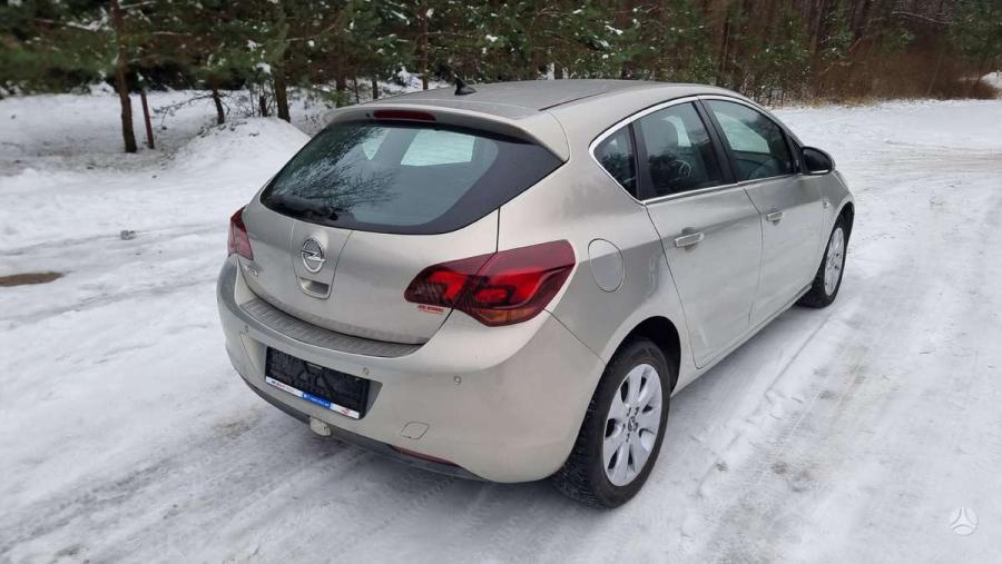 Pelēks Opel Astra 2010 Viļņa, ar dzinēja tilpumu 1.60 L un nobraukumu 87 tūkst. km par 5500 €, foto 24 vietnē AUTOMOTO.COM.LV