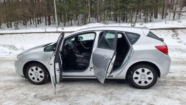 Pelēks Opel Astra 2010 Viļņa, ar dzinēja tilpumu 1.60 L un nobraukumu 142 tūkst. km par 4900 €, foto 5 vietnē AUTOMOTO.COM.LV