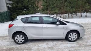 Grey Opel Astra 2010 in Vilnius, with an engine capacity of 1.60 L and mileage of 142 thousand km for 4900 €, photo 6 on AUTOMOTO.COM.LV