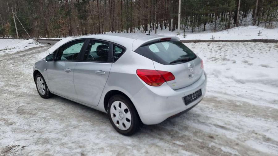 Grey Opel Astra 2010 in Vilnius, with an engine capacity of 1.60 L and mileage of 142 thousand km for 4900 €, photo 25 on AUTOMOTO.COM.LV