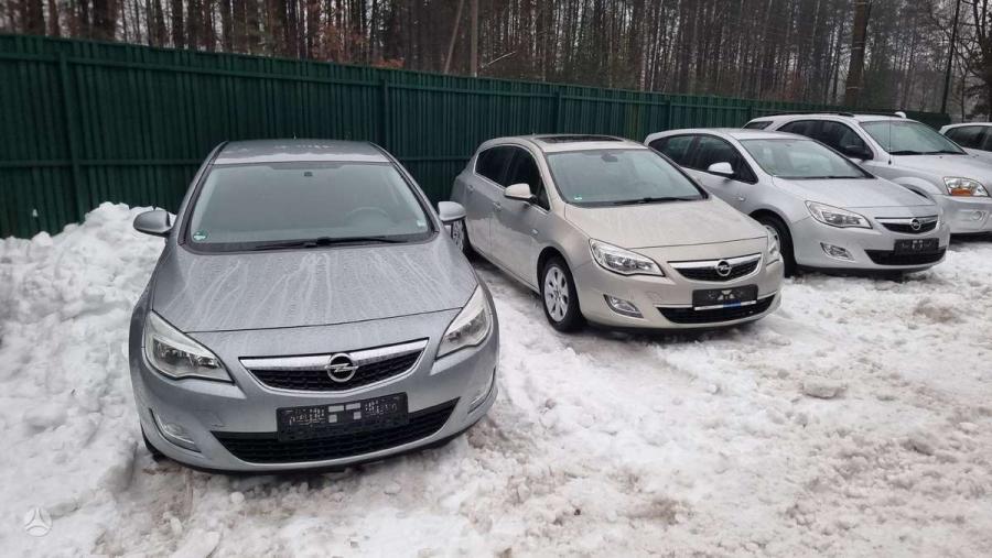 Grey Opel Astra 2010 in Vilnius, with an engine capacity of 1.60 L and mileage of 142 thousand km for 4900 €, photo 31 on AUTOMOTO.COM.LV