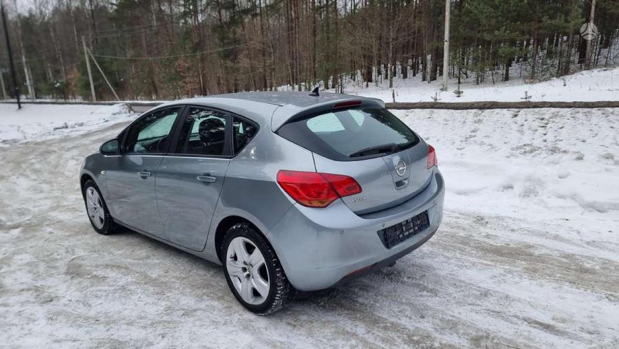 Grey Opel Astra 2010 in Vilnius, with an engine capacity of 1.60 L and mileage of 129 thousand km for 4899 €, photo 23 on AUTOMOTO.COM.LV