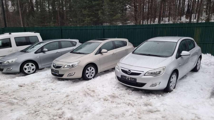 Grey Opel Astra 2010 in Vilnius, with an engine capacity of 1.60 L and mileage of 129 thousand km for 4899 €, photo 37 on AUTOMOTO.COM.LV