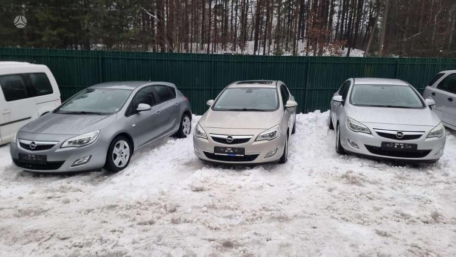 Grey Opel Astra 2010 in Vilnius, with an engine capacity of 1.60 L and mileage of 129 thousand km for 4899 €, photo 40 on AUTOMOTO.COM.LV