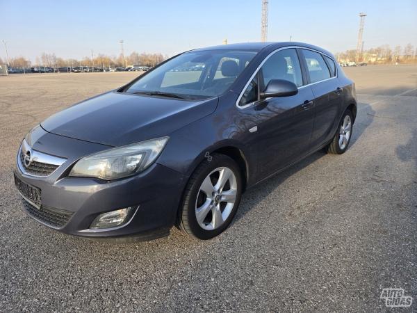 Pelēks Opel Astra 2010 Marijampole, ar dzinēja tilpumu 1.40 L un nobraukumu 216 tūkst. km par 2450 €, foto 1 vietnē AUTOMOTO.COM.LV
