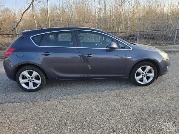 Pelēks Opel Astra 2010 Marijampole, ar dzinēja tilpumu 1.40 L un nobraukumu 216 tūkst. km par 2450 €, foto 4 vietnē AUTOMOTO.COM.LV