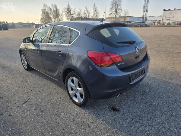 Pelēks Opel Astra 2010 Marijampole, ar dzinēja tilpumu 1.40 L un nobraukumu 216 tūkst. km par 2450 €, foto 6 vietnē AUTOMOTO.COM.LV