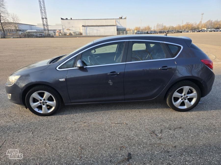 Pelēks Opel Astra 2010 Marijampole, ar dzinēja tilpumu 1.40 L un nobraukumu 216 tūkst. km par 2450 €, foto 7 vietnē AUTOMOTO.COM.LV