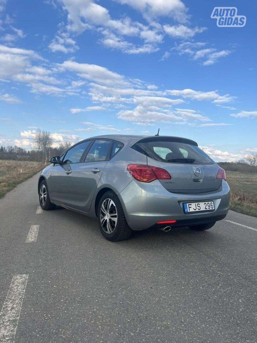Pelēks Opel Astra 2010 Utena, ar dzinēja tilpumu 2.00 L un nobraukumu 224 tūkst. km par 1850 €, foto 5 vietnē AUTOMOTO.COM.LV