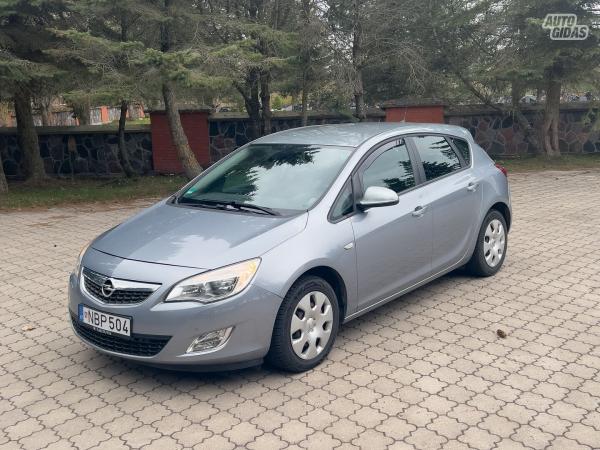 Pelēks Opel Astra 2010 Viļņa, ar dzinēja tilpumu 1.60 L un nobraukumu 108 tūkst. km par 4950 €, foto 1 vietnē AUTOMOTO.COM.LV