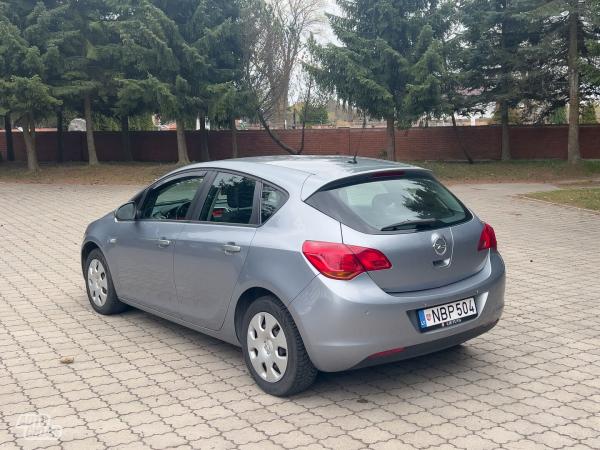Pelēks Opel Astra 2010 Viļņa, ar dzinēja tilpumu 1.60 L un nobraukumu 108 tūkst. km par 4950 €, foto 3 vietnē AUTOMOTO.COM.LV
