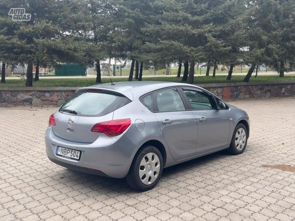 Pelēks Opel Astra 2010 Viļņa, ar dzinēja tilpumu 1.60 L un nobraukumu 108 tūkst. km par 4950 €, foto 4 vietnē AUTOMOTO.COM.LV