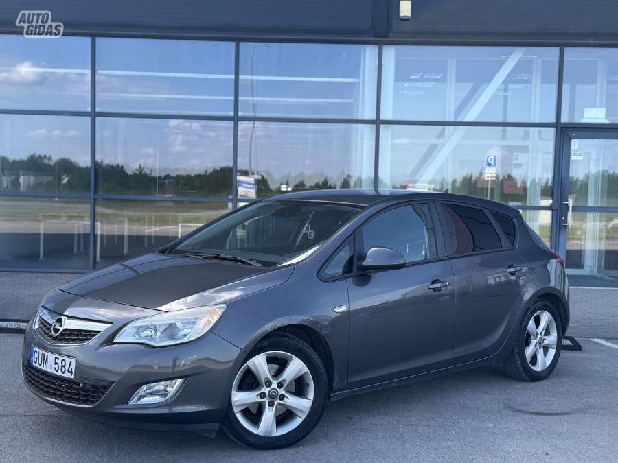 Grey Opel Astra 2010 in Panevezys, with an engine capacity of 1.70 L and mileage of 291 thousand km for 1450 €, photo 4 on AUTOMOTO.COM.LV