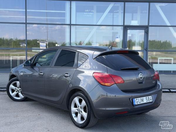 Grey Opel Astra 2010 in Panevezys, with an engine capacity of 1.70 L and mileage of 291 thousand km for 1450 €, photo 4 on AUTOMOTO.COM.LV