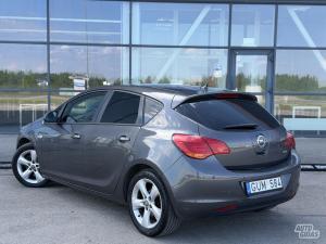 Grey Opel Astra 2010 in Panevezys, with an engine capacity of 1.70 L and mileage of 291 thousand km for 1450 €, photo 5 on AUTOMOTO.COM.LV