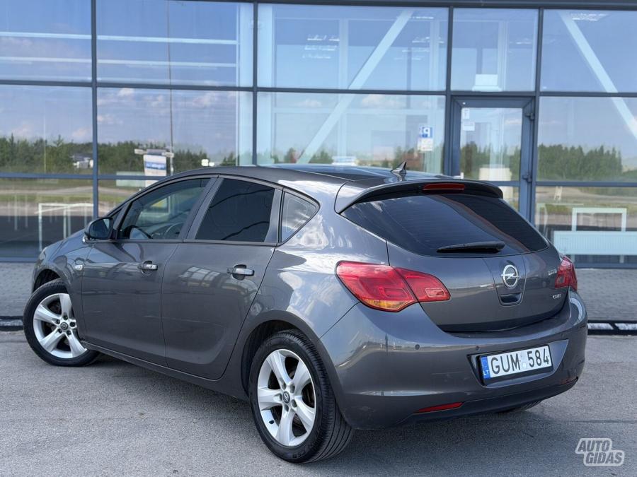 Grey Opel Astra 2010 in Panevezys, with an engine capacity of 1.70 L and mileage of 291 thousand km for 1450 €, photo 5 on AUTOMOTO.COM.LV