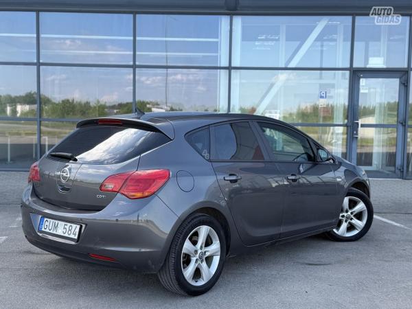 Grey Opel Astra 2010 in Panevezys, with an engine capacity of 1.70 L and mileage of 291 thousand km for 1450 €, photo 6 on AUTOMOTO.COM.LV