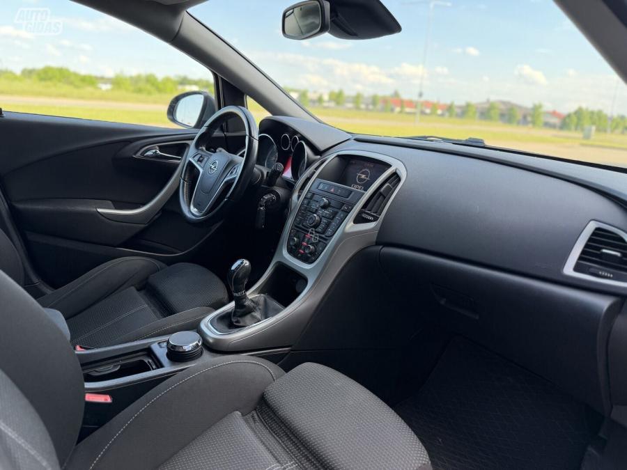Grey Opel Astra 2010 in Panevezys, with an engine capacity of 1.70 L and mileage of 291 thousand km for 1450 €, photo 10 on AUTOMOTO.COM.LV
