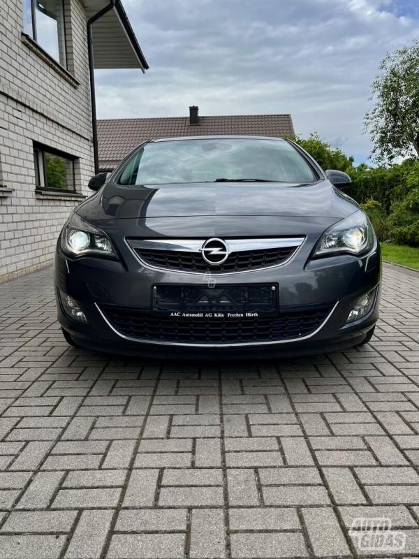 Grey Opel Astra 2010 in Kaunas, with an engine capacity of 1.70 L and mileage of 255 thousand km for 3200 €, photo 2 on AUTOMOTO.COM.LV