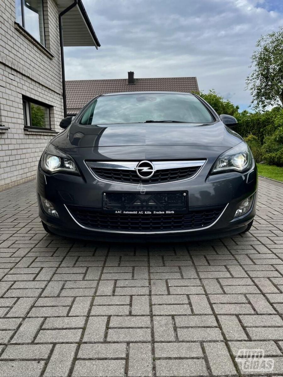 Grey Opel Astra 2010 in Kaunas, with an engine capacity of 1.70 L and mileage of 255 thousand km for 3200 €, photo 3 on AUTOMOTO.COM.LV